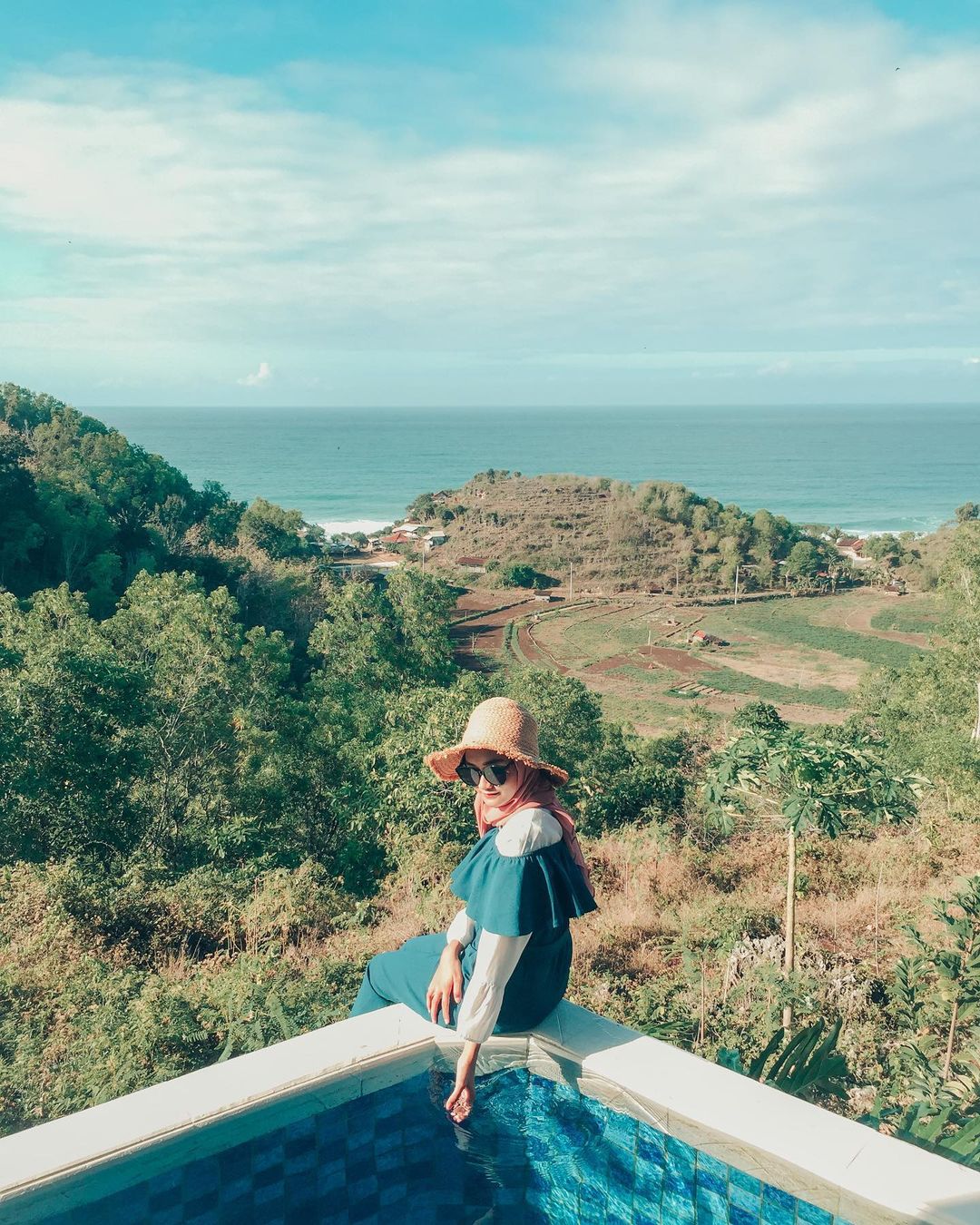Resort dengan Private Pool dan Pemandangan Laut yang Menggoda| Radika ...