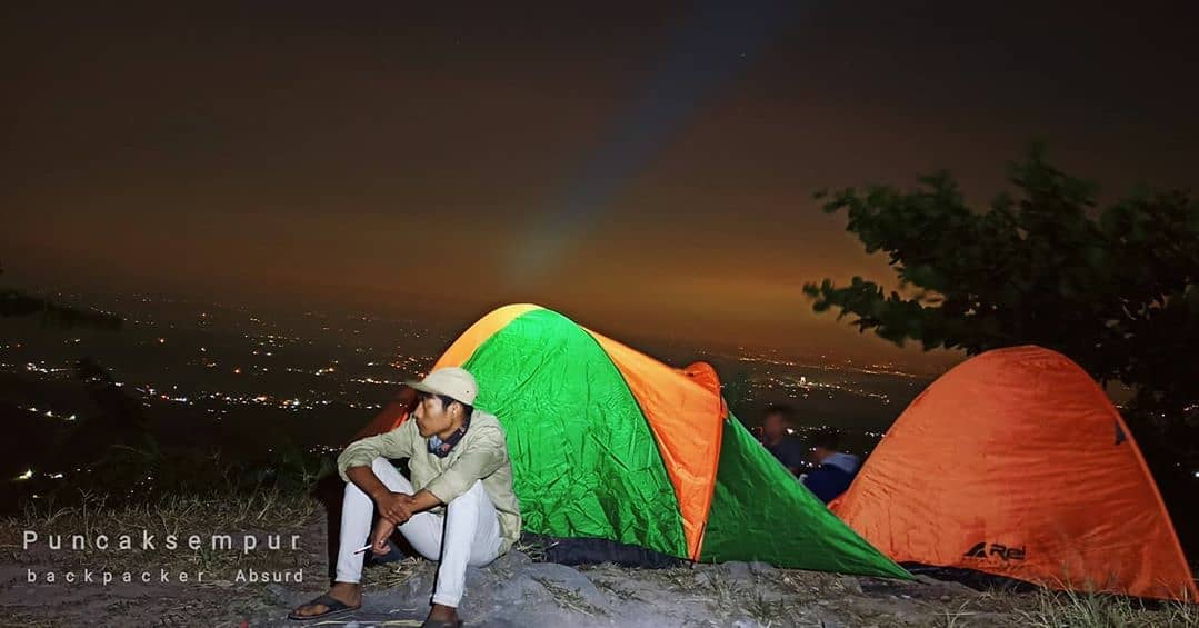 Menikmati Pemandangan Menakjubkan dan Mempesona dari Puncak Sempur Karawang