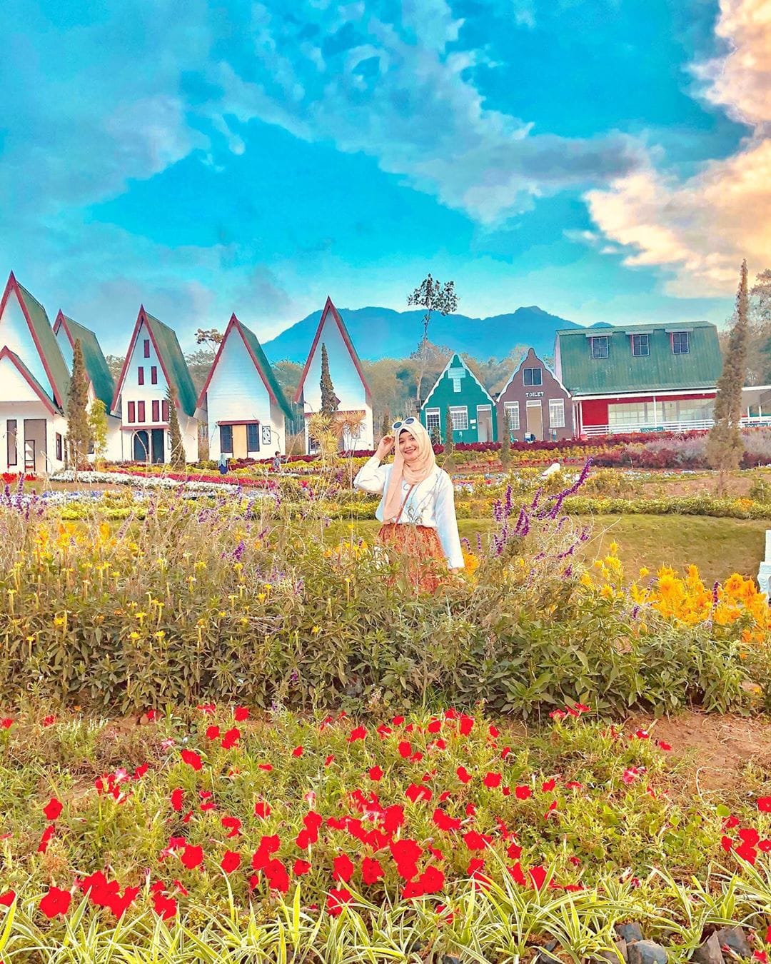 Bagaikan Berkeliling Melihat Keindahan Dunia Tanpa Paspor | Taman Bunga ...