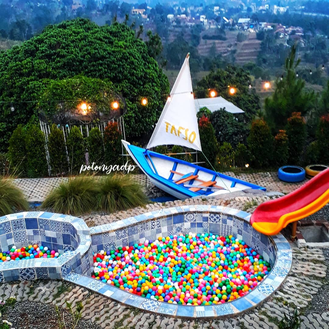 Rasakan Sensasi Makan di Dalam Tenda Transparan Lengkap dengan View ...