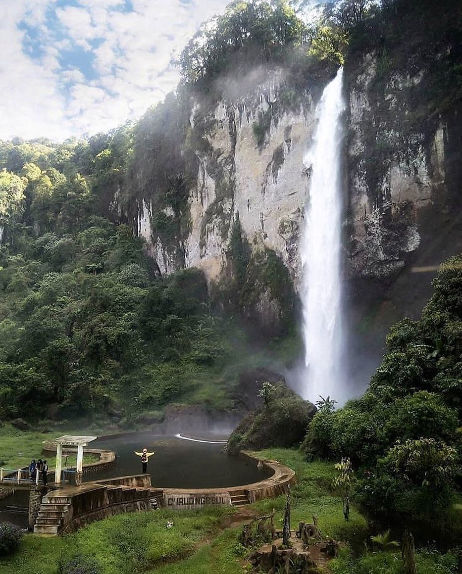 Curug Ngebul, Pesona Air Terjun Yang Mengaliri Tebing Pegunungan Lemo ...