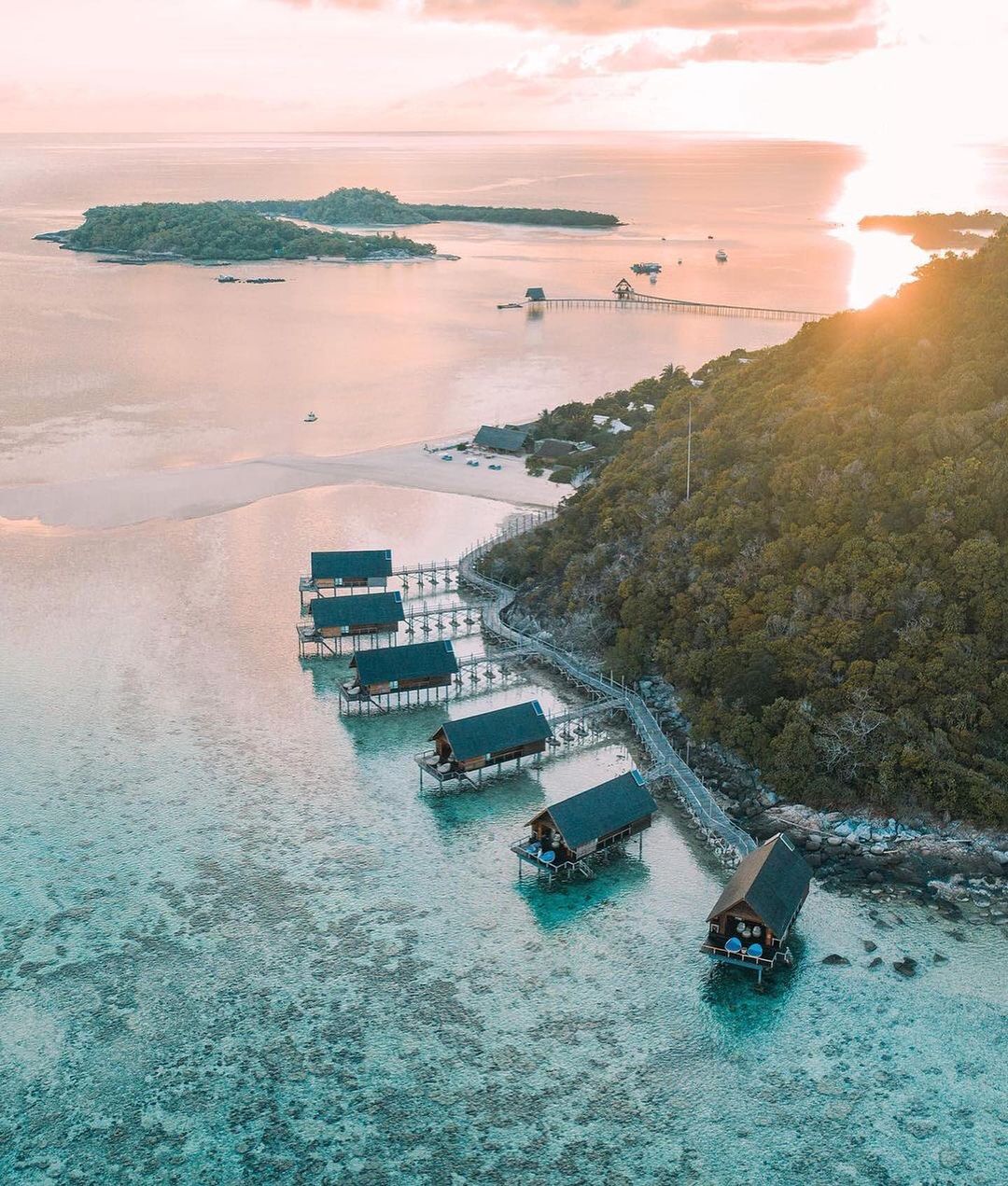 Pulau Bawah Resort, Tempat Menginapnya Para Kaum Tajir Melintir di ...