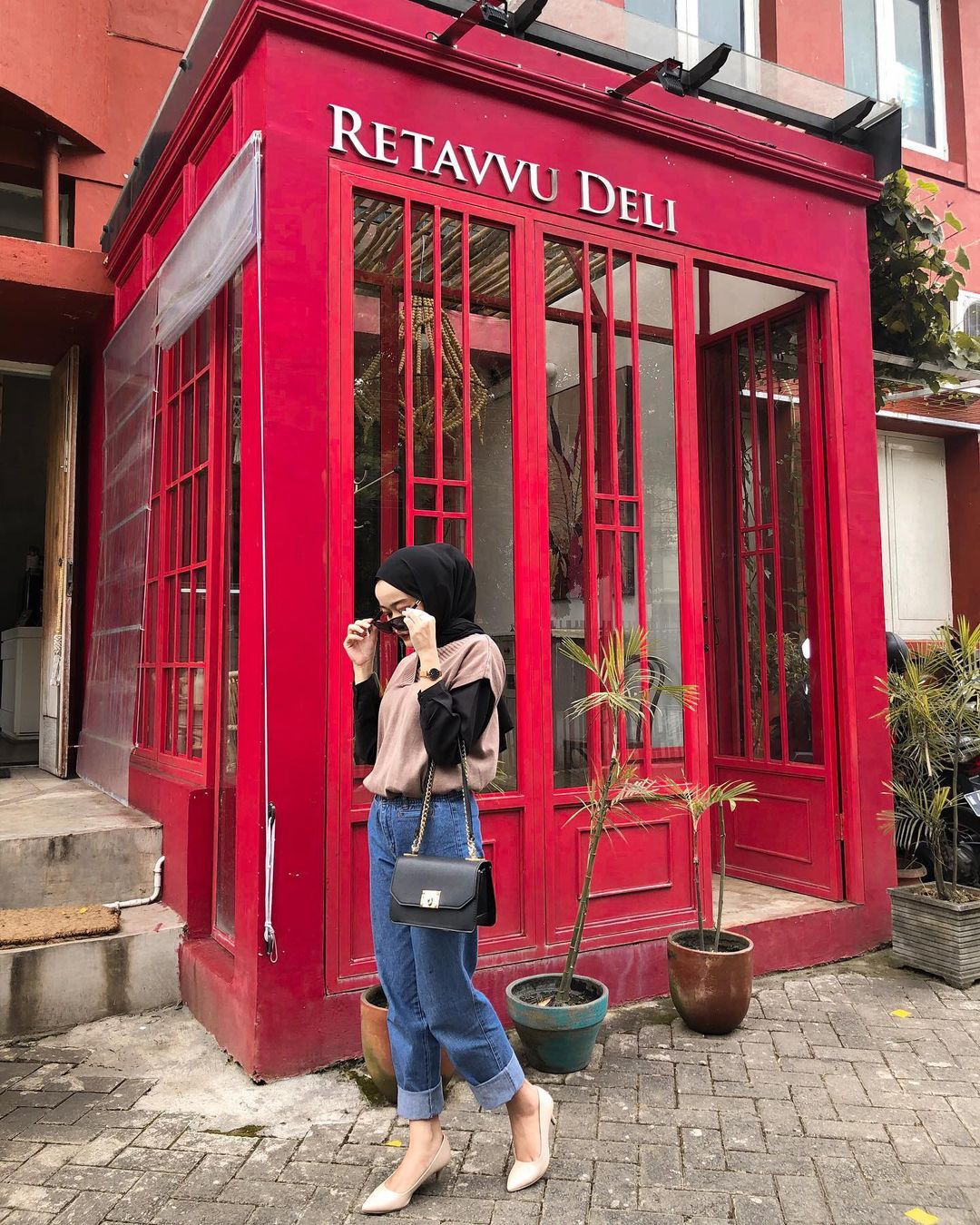 Retawu Deli, Kafe Berbentuk Bangunan Klasik di Malang yang Sajikan ...