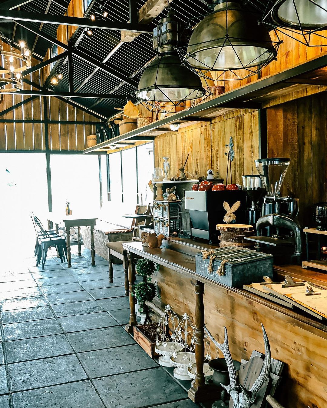 Rustic Market Trawas, Tempat Nongkrong dan Kulineran dengan Pemandangan ...