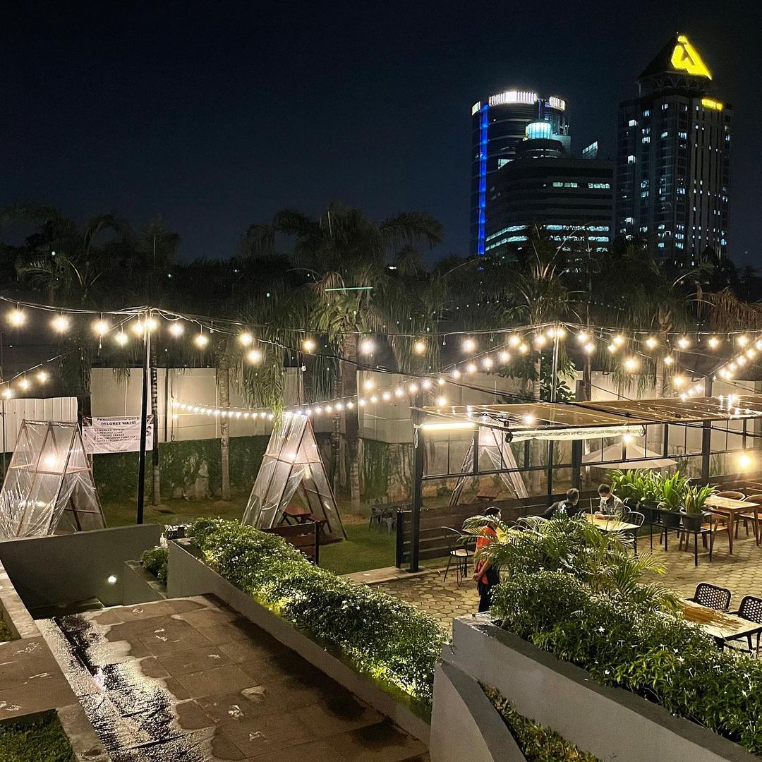 Satu Lagi Tempat Ngopi Outdoor di Cilandak! Deloret Cafe Sajikan ...