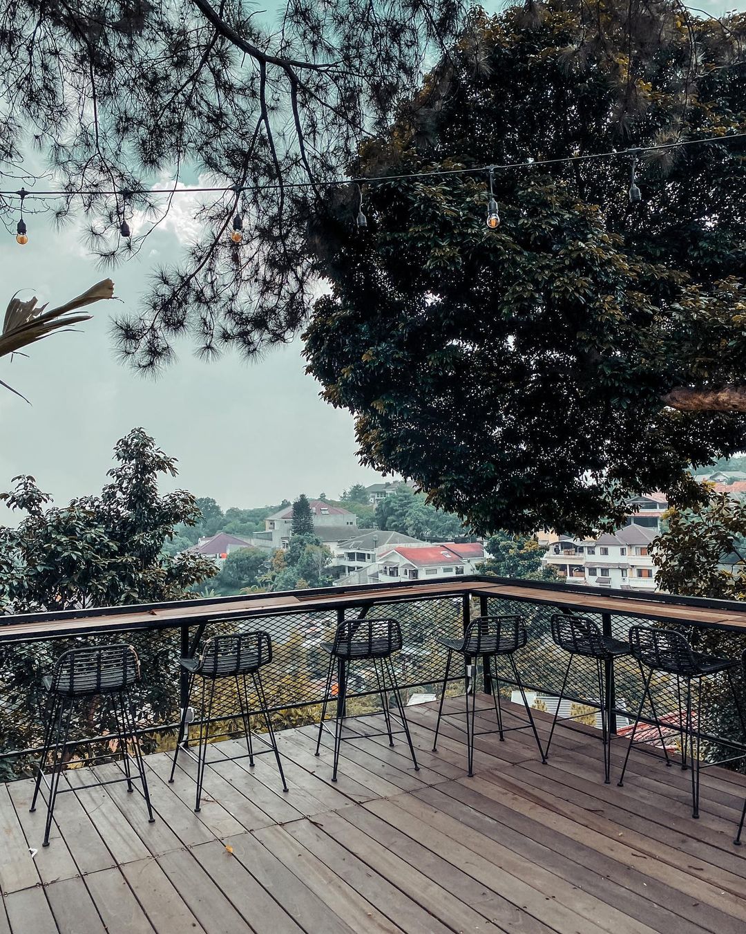 Edelweiss Tea and Coffee House, Cafe Cozy dan Instagramable di Bandung ...