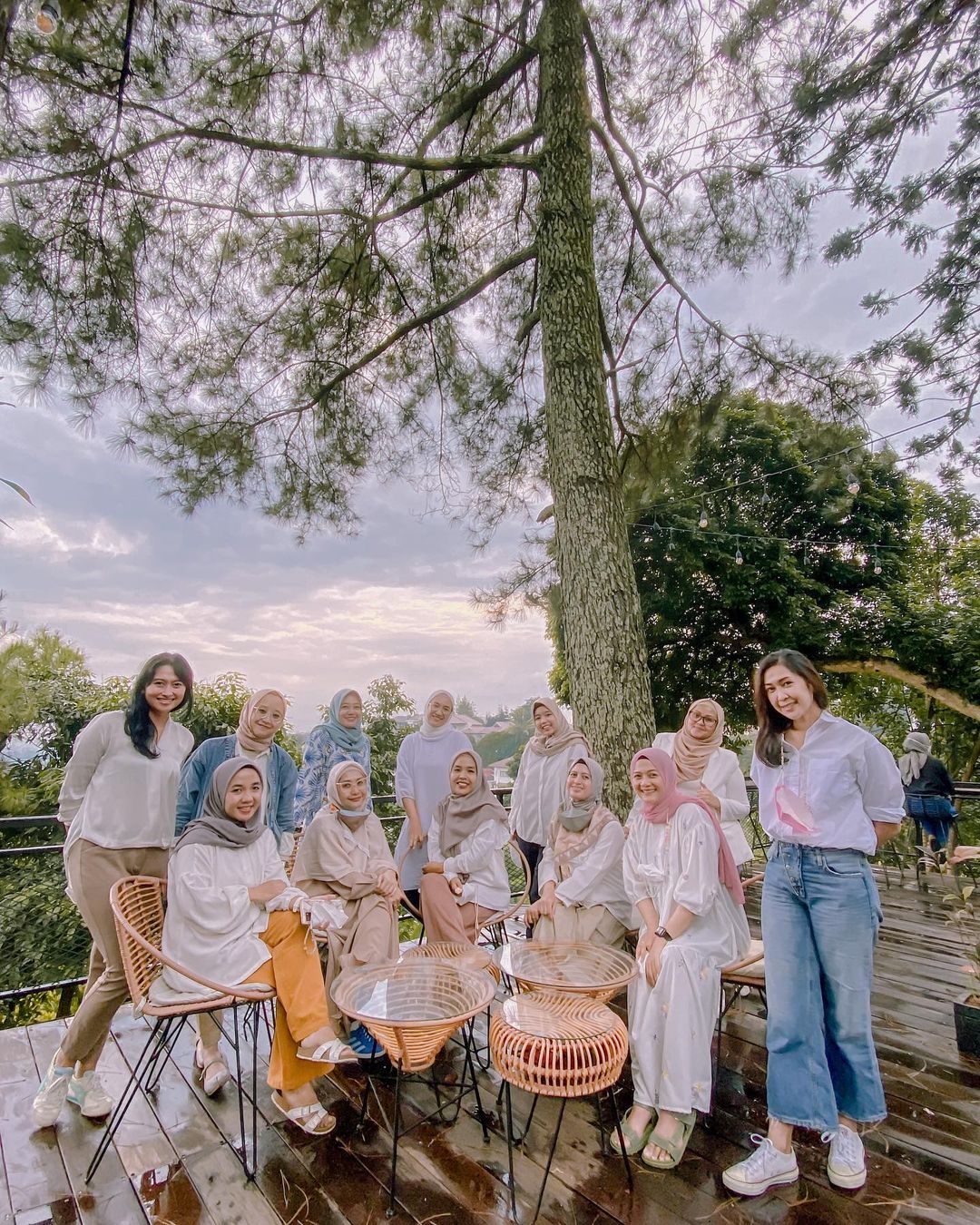 Edelweiss Tea and Coffee House, Cafe Cozy dan Instagramable di Bandung ...