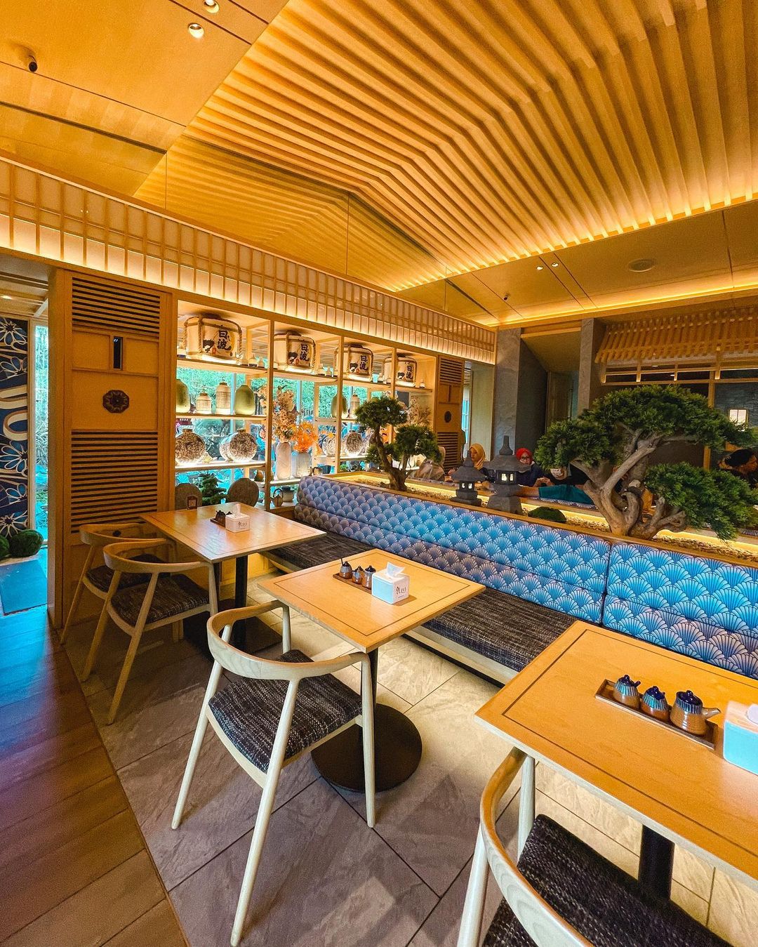 Yujo Sushi, Resto Ala Jepang yang Lengkap dengan Suasana, Dekorasi dan ...