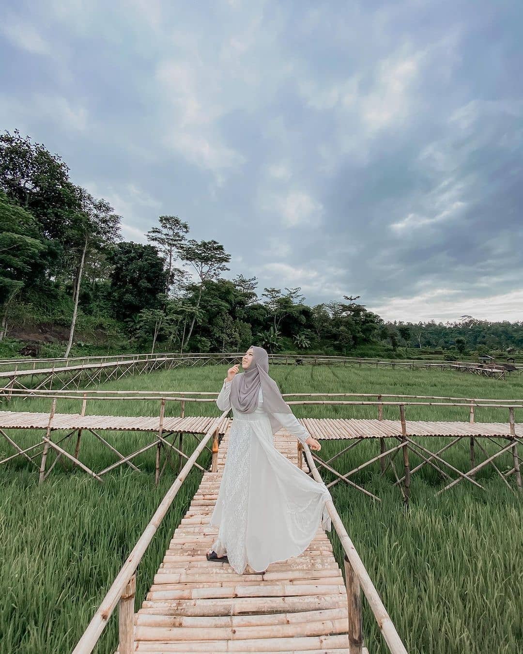 Gunung Jae, Tempat Camping di Kawasan Lombok Barat dengan View Danau ...