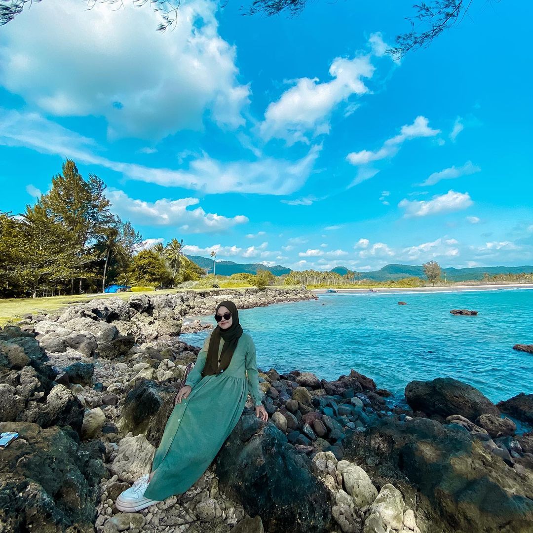 Pantai Bugel Camara, Spot Camping Tepi Pantai yang Punya View Aduhai di ...
