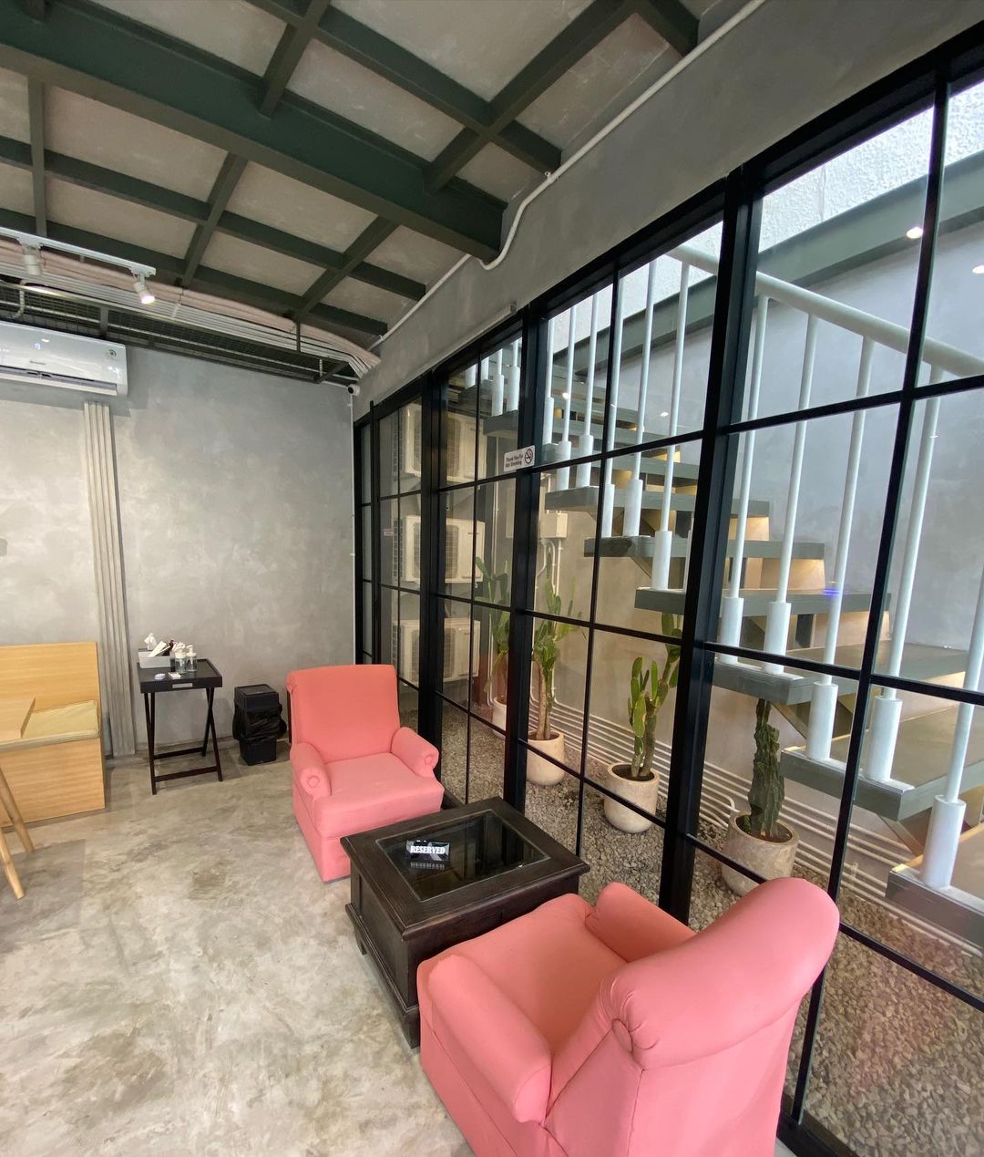 Unara Coffee, Punya Nuansa Bali Jadi Daya Tarik Tersendiri Pada Cafe di ...